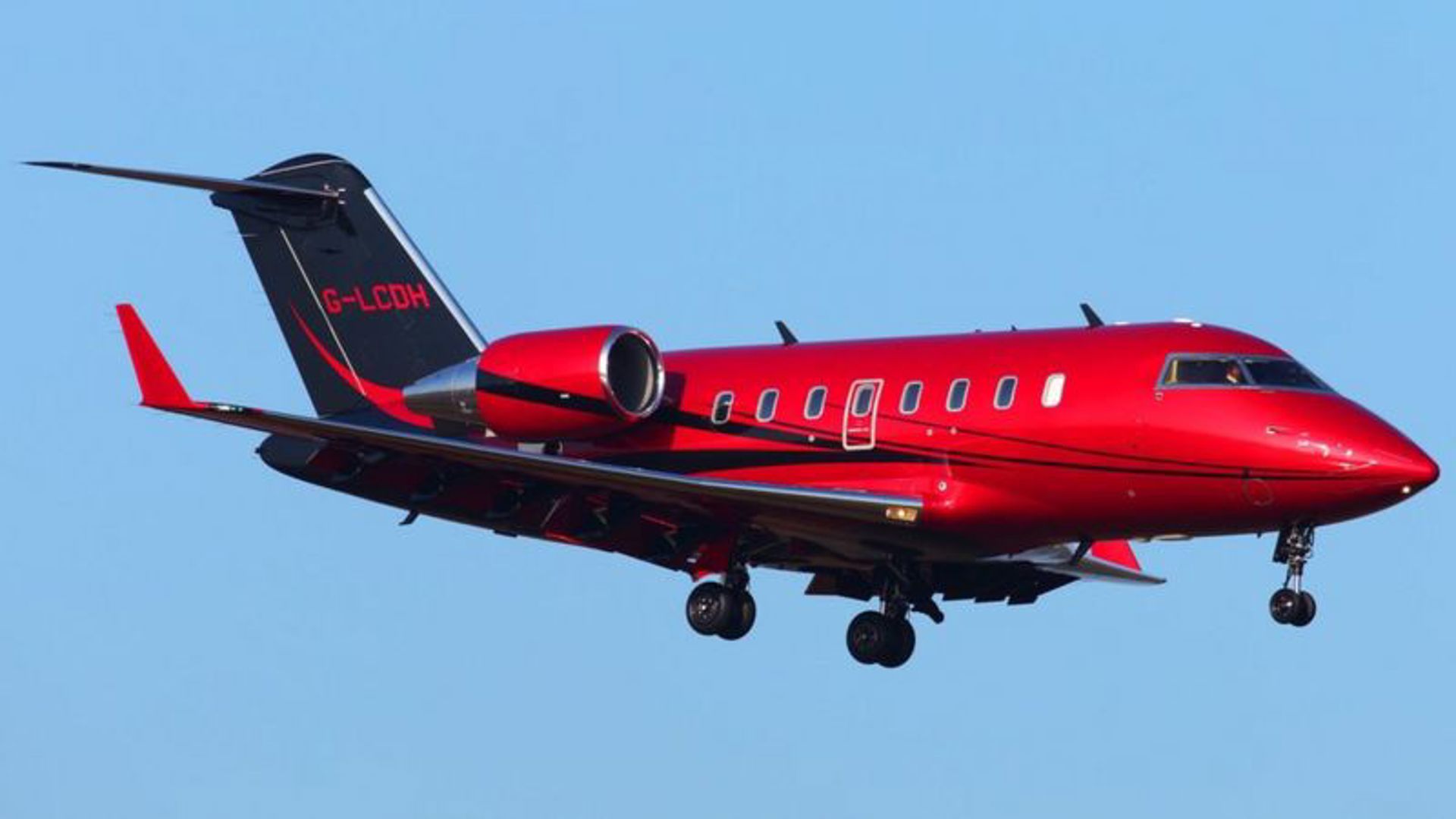 Bombardier Challenger 605 - HYPERMEDIOCRITY
